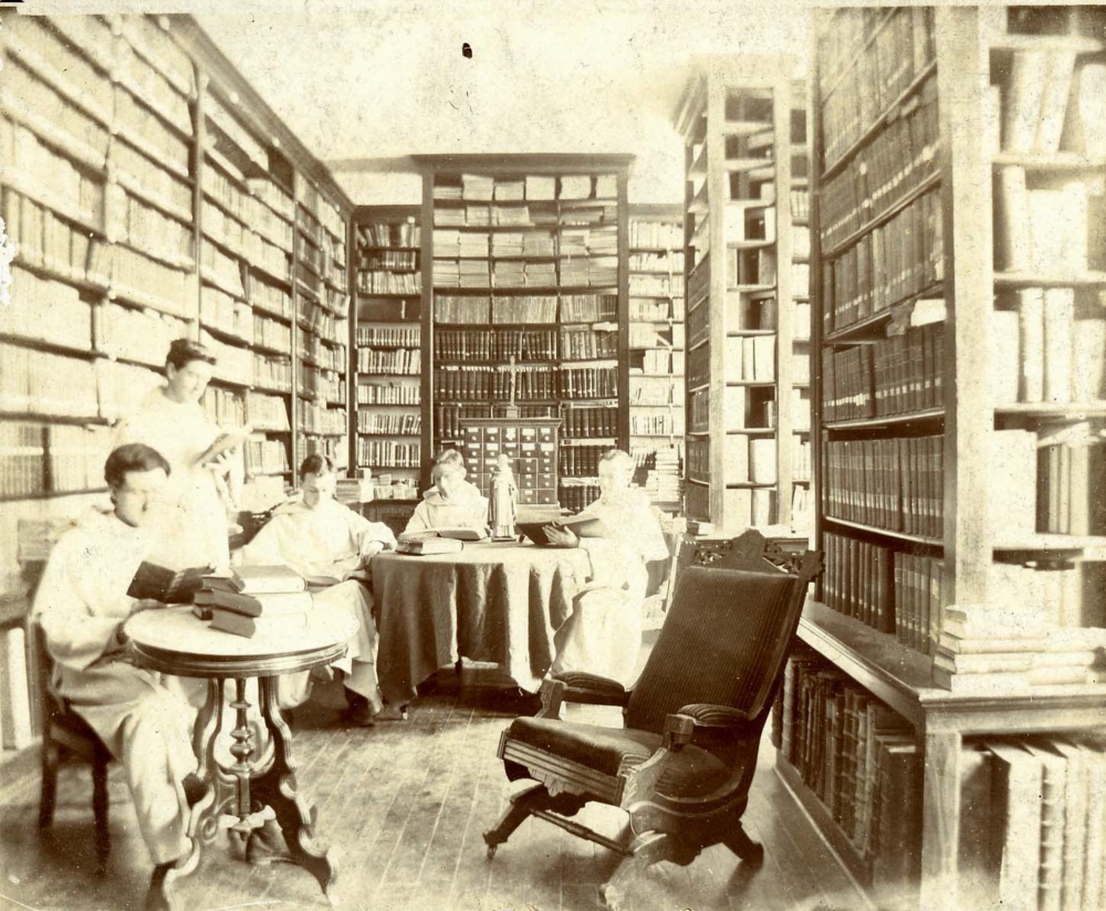 Library at St. Joseph’s | Dominicana